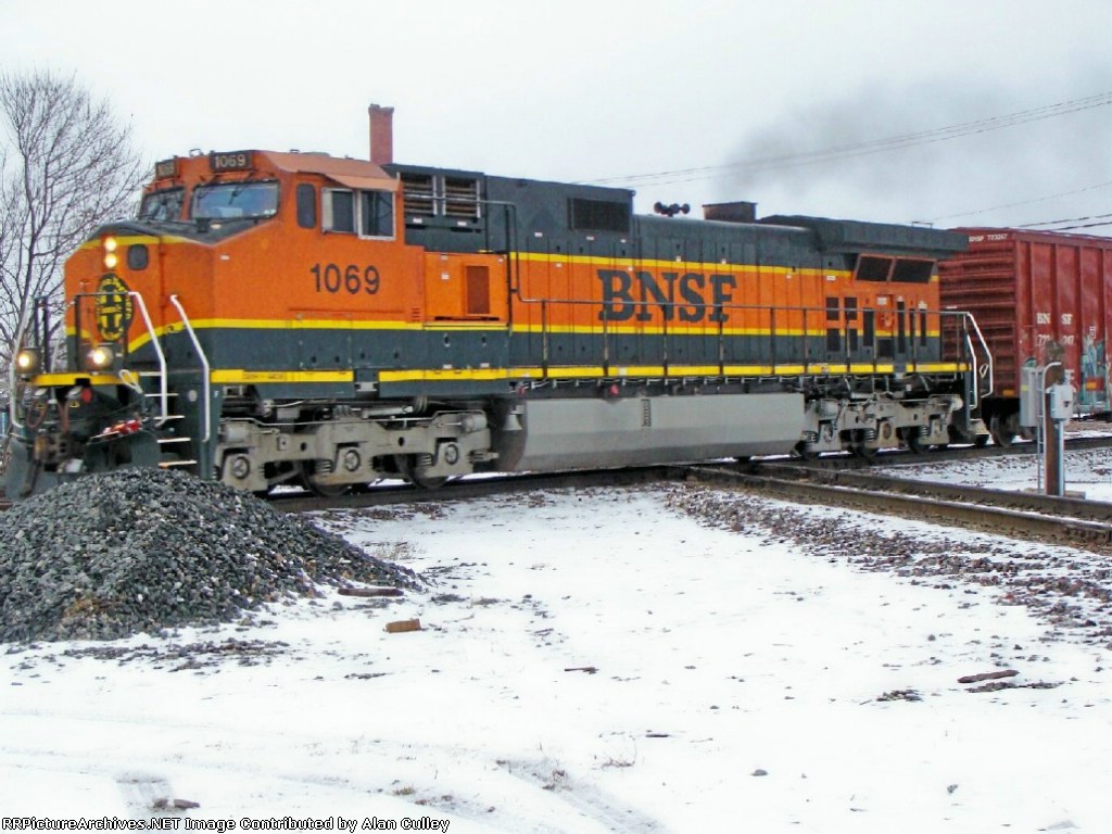 BNSF 1069